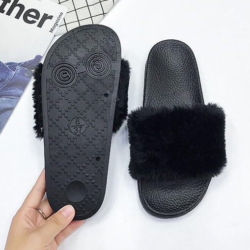 Fuzzy comfortable slippers for women